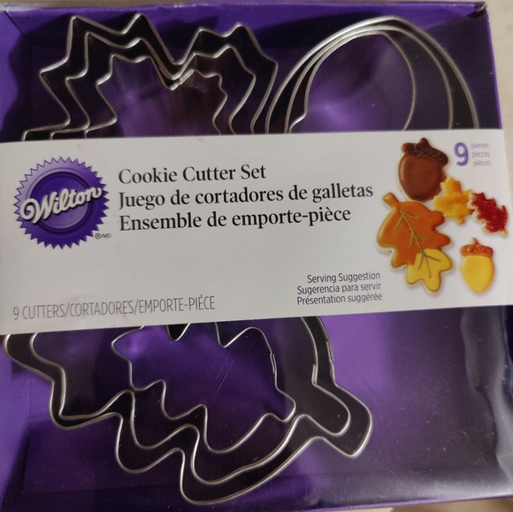 Wilton | Kitchen | Wilton Cookie Cutter Set Leaf And Acorn Shapes New ...